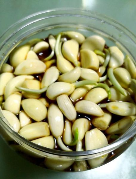 正宗酱油蒜的腌制方法窍门_酱油蒜怎么腌制才脆爽不苦-第3张图片-山城妙识