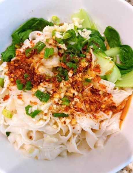 油泼面怎么做才好吃_正宗油泼面做法窍门-第3张图片-山城妙识 油泼面怎么做才好吃_正宗油泼面做法窍门-第3张图片-山城妙识