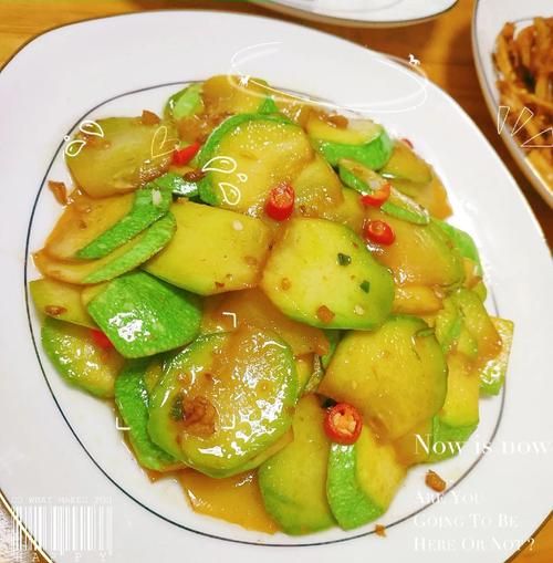 素炒西葫芦怎么炒才好吃_西葫芦炒多久才脆嫩-第1张图片-山城妙识