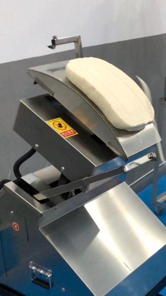 自动刀削面机器多少钱一台_刀削面机器人好用吗-第1张图片-山城妙识