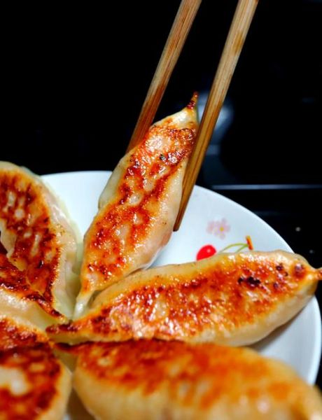 水煎饺怎么煎_不粘锅不破皮技巧-第1张图片-山城妙识