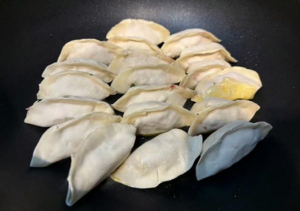 水煎饺怎么煎_不粘锅不破皮技巧-第2张图片-山城妙识