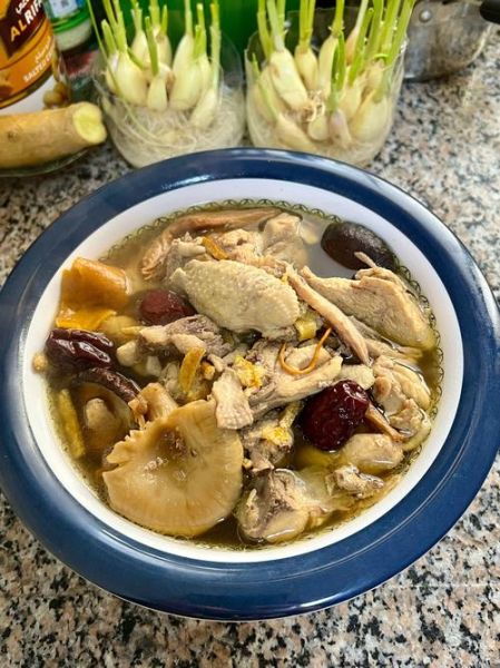 煲鸡汤的材料有哪些材料_家常煲鸡汤需要哪些配料-第3张图片-山城妙识