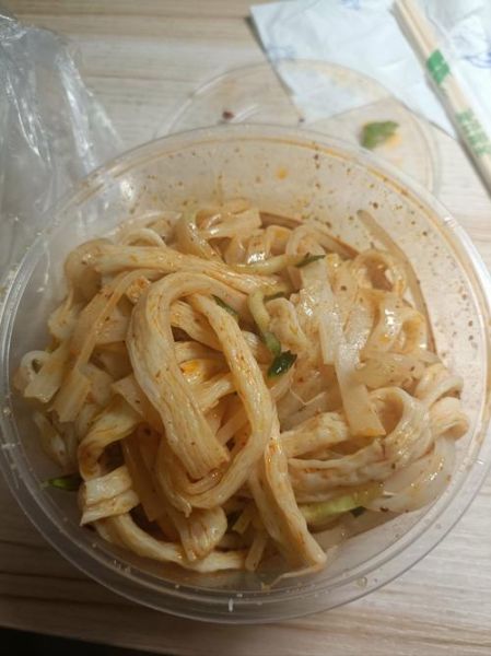 卖凉皮怎么吸引顾客_凉皮店如何提升客流-第1张图片-山城妙识