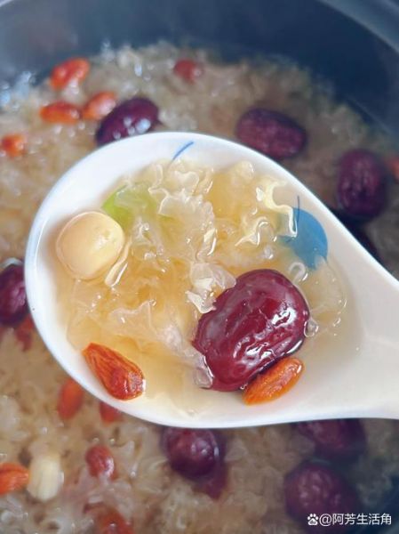 银耳莲子羹怎么做_银耳莲子羹要煮多久-第2张图片-山城妙识 银耳莲子羹怎么做_银耳莲子羹要煮多久-第2张图片-山城妙识