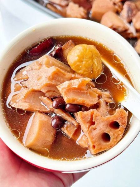 排骨藕汤的功效与作用_排骨藕汤适合什么人喝-第1张图片-山城妙识