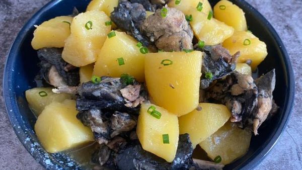 乌鸡炖土豆怎么做_乌鸡炖土豆的家常做法-第1张图片-山城妙识