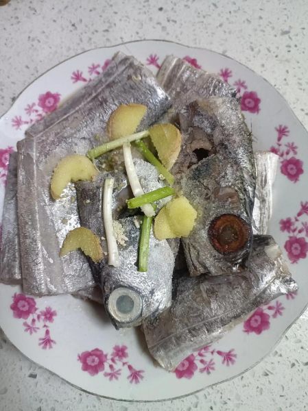 带鱼怎么处理内脏_带鱼去内脏视频教程-第3张图片-山城妙识