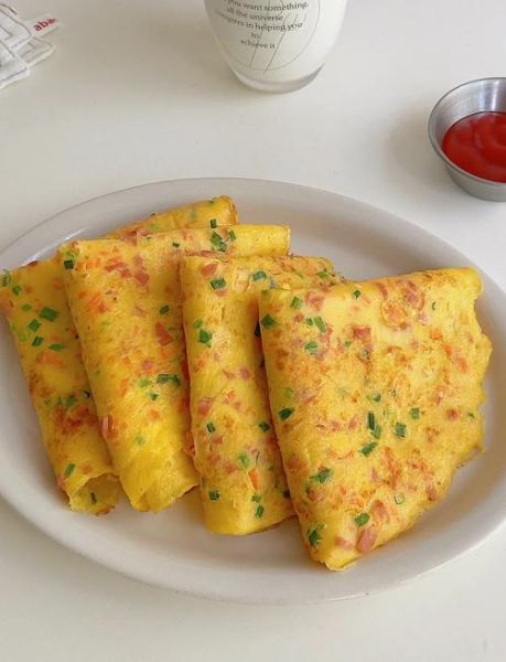 鸡蛋饼怎么做_鸡蛋饼的做法大全视频-第1张图片-山城妙识