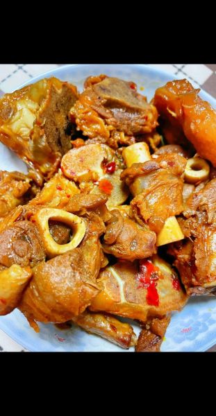 炖羊腿的家常做法_羊腿怎么炖才软烂不膻-第1张图片-山城妙识