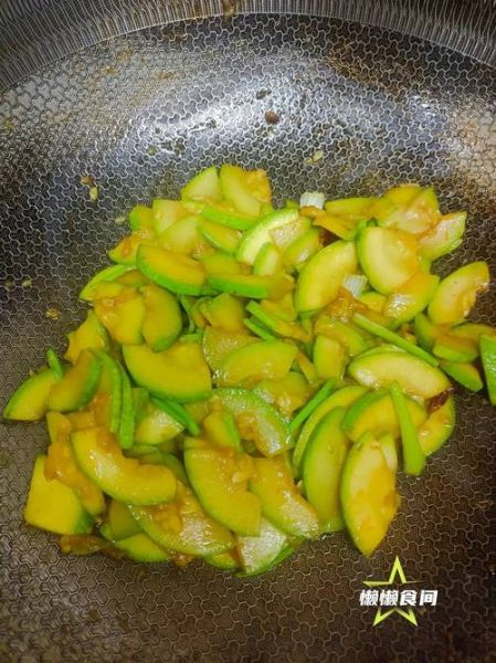 炒葫芦瓜的家常做法_葫芦瓜怎么炒才好吃-第3张图片-山城妙识