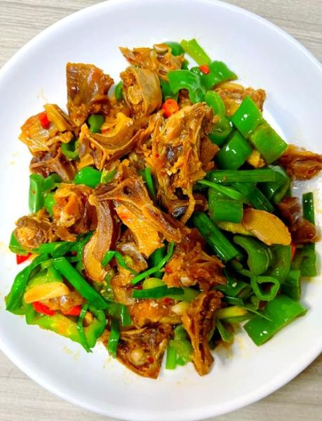 板鸭怎么做好吃_板鸭的家常做法视频-第1张图片-山城妙识