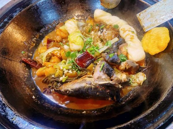 铁锅炖鲶鱼怎么做_铁锅炖鲶鱼的家常做法-第1张图片-山城妙识