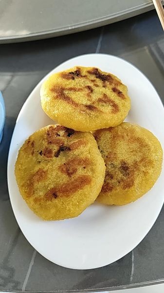 玉米猪肉馅饼怎么做_玉米猪肉馅饼怎么和面-第1张图片-山城妙识