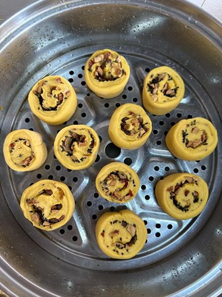 南瓜花卷怎么做_南瓜花卷做法步骤详解-第3张图片-山城妙识