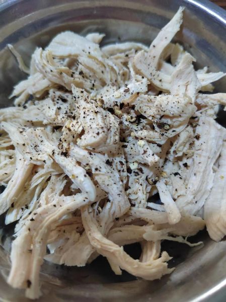 水煮鸡胸肉怎么做好吃_水煮鸡胸肉减肥做法-第1张图片-山城妙识