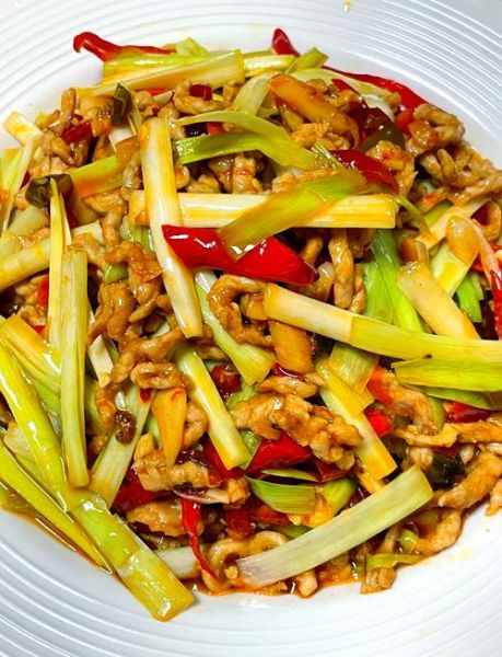 韭黄炒肉怎么做_韭黄炒肉用哪个部位肉-第2张图片-山城妙识 韭黄炒肉怎么做_韭黄炒肉用哪个部位肉-第2张图片-山城妙识