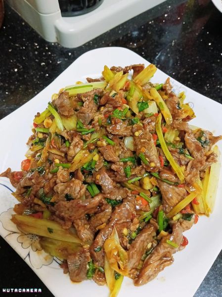 野山椒炒牛肉怎么做_野山椒炒牛肉热量高吗-第1张图片-山城妙识