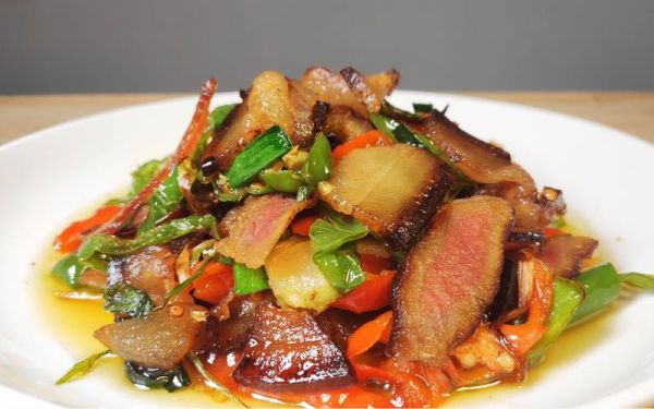 湘西腊肉怎么炒_湘西腊肉炒什么好吃-第3张图片-山城妙识
