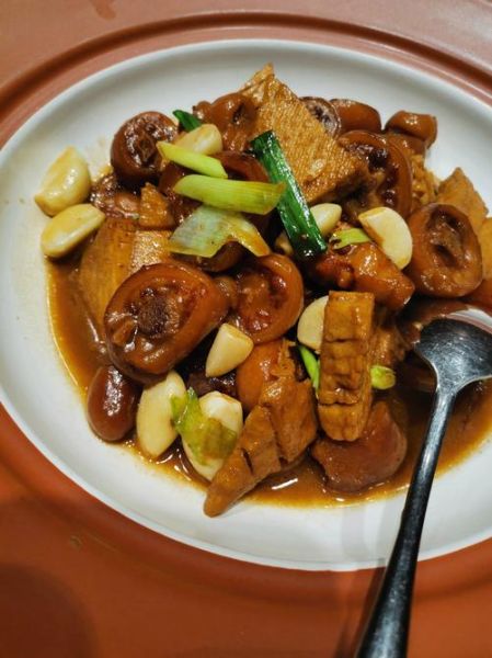 红烧猪尾巴加什么配菜_红烧猪尾巴配什么蔬菜-第3张图片-山城妙识 红烧猪尾巴加什么配菜_红烧猪尾巴配什么蔬菜-第3张图片-山城妙识