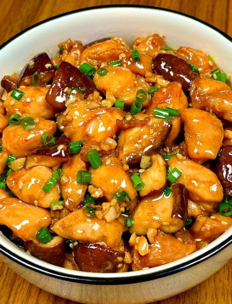 正宗香菇蒸滑鸡窍门_为什么鸡肉滑嫩不柴-第1张图片-山城妙识