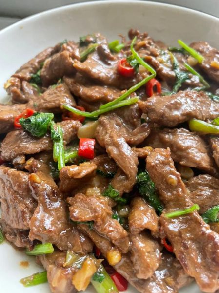 炒牛肉怎么炒才嫩_正宗炒牛肉做法-第1张图片-山城妙识