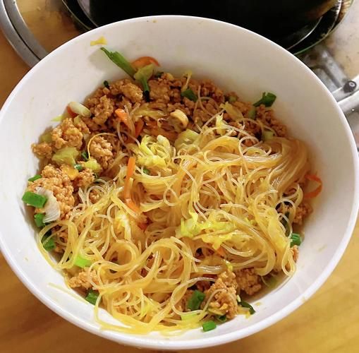 怎么炒米粉好吃又简单_炒米粉不粘锅的技巧-第3张图片-山城妙识