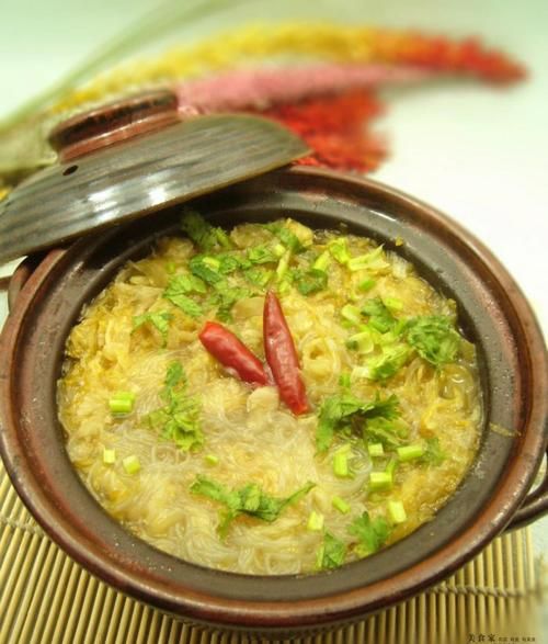 酸菜砂锅怎么做_酸菜砂锅最正宗的做法-第1张图片-山城妙识