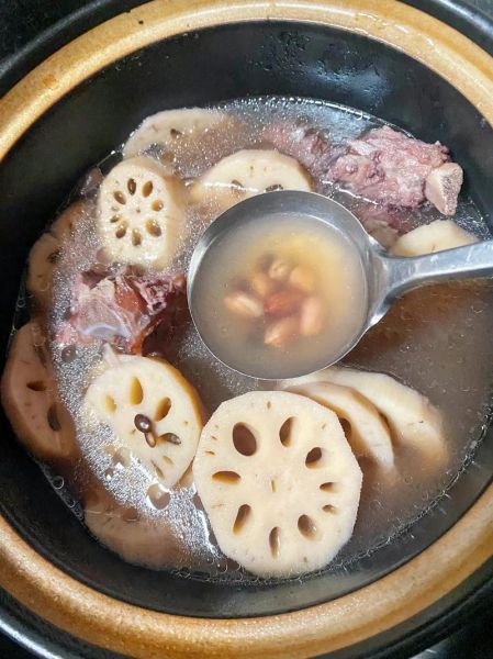 莲藕排骨汤变黑的原因_怎么防止变黑-第3张图片-山城妙识