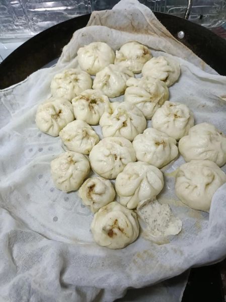 家庭自制小笼包的做法_小笼包皮薄馅多汁的秘诀-第1张图片-山城妙识