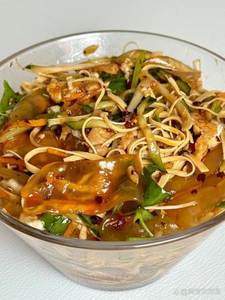 拉皮肉丝怎么炒好吃窍门_拉皮炒肉丝的家常做法-第1张图片-山城妙识