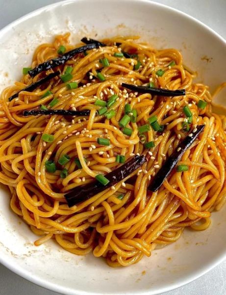 葱油拌面葱油怎么熬_葱油熬多久才香-第1张图片-山城妙识 葱油拌面葱油怎么熬_葱油熬多久才香-第1张图片-山城妙识