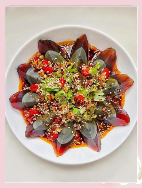 松花蛋凉拌怎么做最正宗_松花蛋凉拌做法步骤-第2张图片-山城妙识