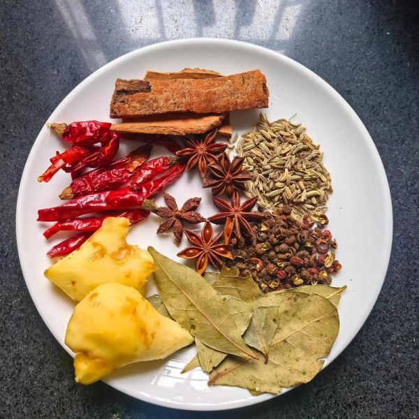 家庭版牛肉火锅怎么做_牛肉火锅底料怎么调-第1张图片-山城妙识