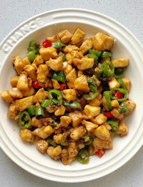 怎么把鸡胸肉做得嫩_鸡胸肉怎么炒才不柴-第1张图片-山城妙识