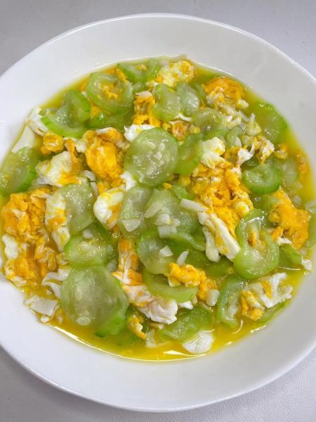 丝瓜炒蛋怎么炒好吃_丝瓜炒蛋要不要焯水-第1张图片-山城妙识