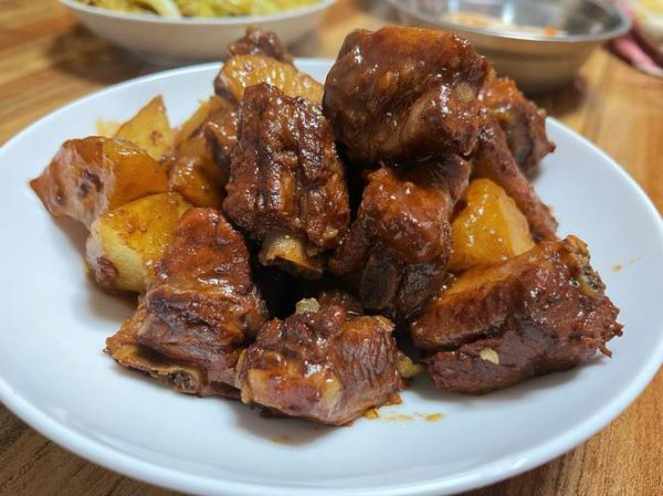 红烧排骨怎么做才好吃_红烧排骨的家常做法最简单窍门-第3张图片-山城妙识