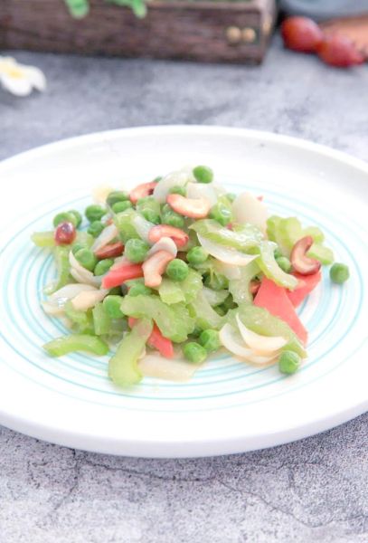 西芹腰果炒百合怎么做_西芹腰果炒百合热量高吗-第2张图片-山城妙识