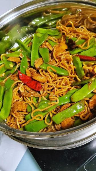 鸡肉蒸面条怎么做_蒸面条不坨的秘诀-第1张图片-山城妙识