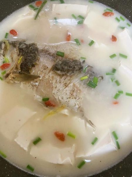 怎样烧鱼汤_鱼汤怎么熬才白-第1张图片-山城妙识