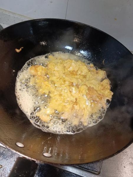 荷包蛋怎么煎不碎_不粘锅技巧-第3张图片-山城妙识