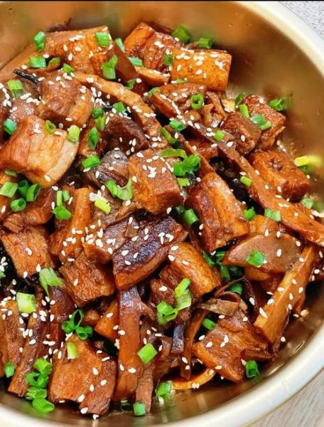 笋干烧肉怎么做才好吃_笋干烧肉要焯水吗-第1张图片-山城妙识