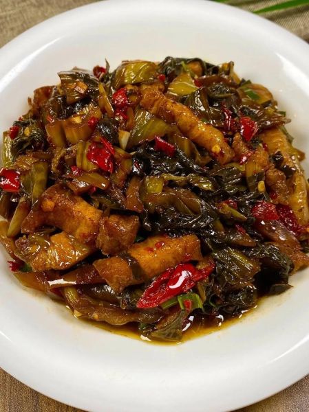 三层肉怎么炒好吃_三层肉炒之前要不要焯水-第1张图片-山城妙识