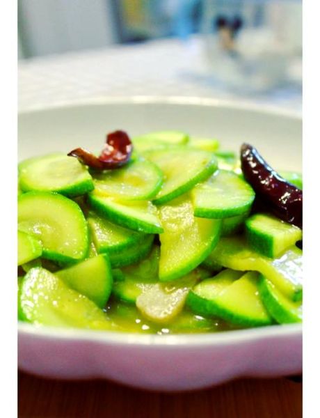 素炒西葫芦怎么做好吃_西葫芦炒多久才脆嫩-第1张图片-山城妙识