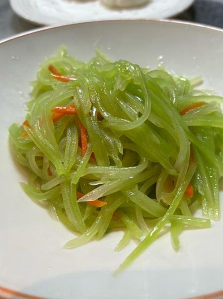 炒莴笋怎么做_莴笋炒多久才脆嫩-第1张图片-山城妙识