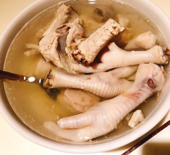 胡椒鸡脚汤的做法_胡椒鸡脚汤怎么煲才白-第1张图片-山城妙识