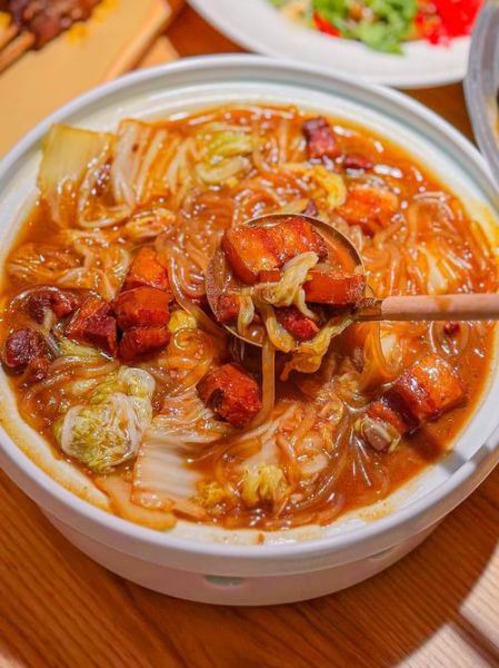 东北猪肉炖粉条怎么做_正宗做法详解-第2张图片-山城妙识