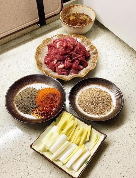 孜然羊肉最正宗的做法_王刚师傅详细步骤-第2张图片-山城妙识