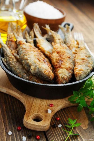 油炸小鲫鱼怎么炸得酥脆_小鲫鱼炸多久才酥-第1张图片-山城妙识 油炸小鲫鱼怎么炸得酥脆_小鲫鱼炸多久才酥-第1张图片-山城妙识