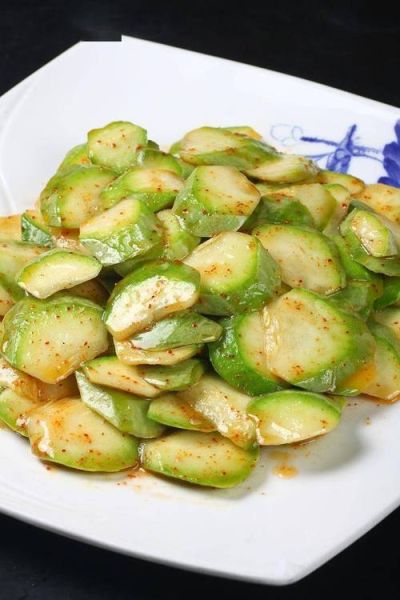 西葫芦可以凉拌吗_西葫芦凉拌要不要焯水-第1张图片-山城妙识